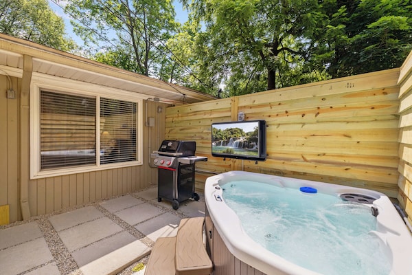 Newly Renovated West-side 1br/1ba! - Ypsilanti, MI