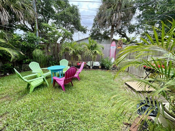 Beauty & The Beach - 1 Min Dr / 5 Min Walk - Cocoa Beach, FL