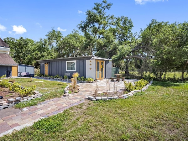 Gold Star Escape Cozy & Quiet Little Retreat - Plant City, FL