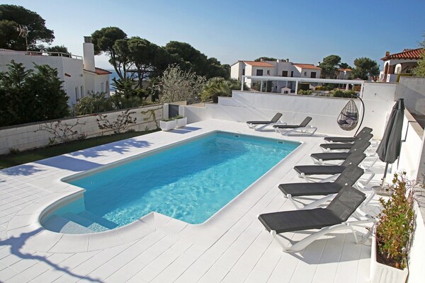 Appartement, à 350 Mètres De La Plage De Riells - L'Escala