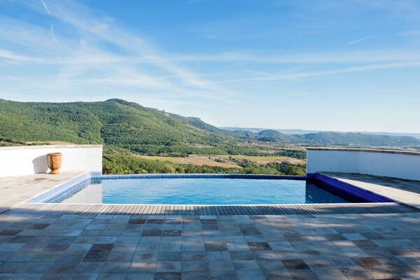 Villa De Luxe Dans Le Vignoble. L'élégance D'un Nouvel Art De Vivre. - Lac du Salagou