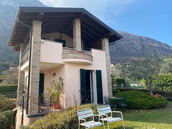 White Beach House - Lake View Room - Tremezzina