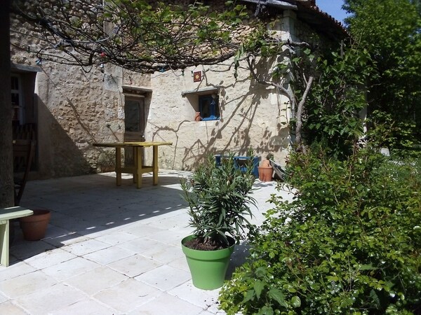 Large Atypical Country House. Pets Allowed - Brantôme