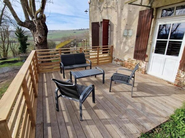 Charming Stone Cottage In Charroux With Terrace - Auvergne