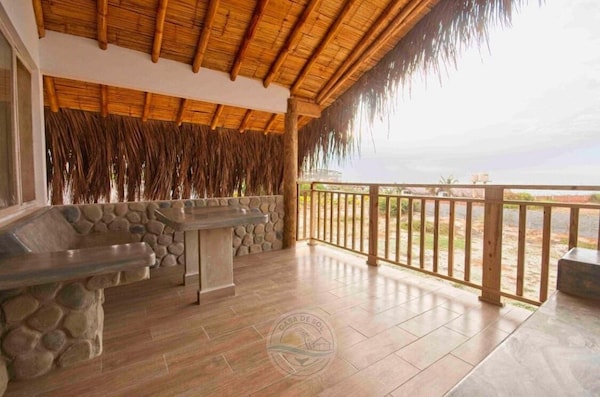 Apartamento A 5 Minutos Del Centro De Mancora. Vista Y Acceso Directo Al Mar - Máncora