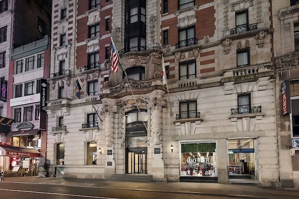 Your Relaxing Getaway Awaits! Pets Allowed, Minutes To Madison Square Park - NYU,New York