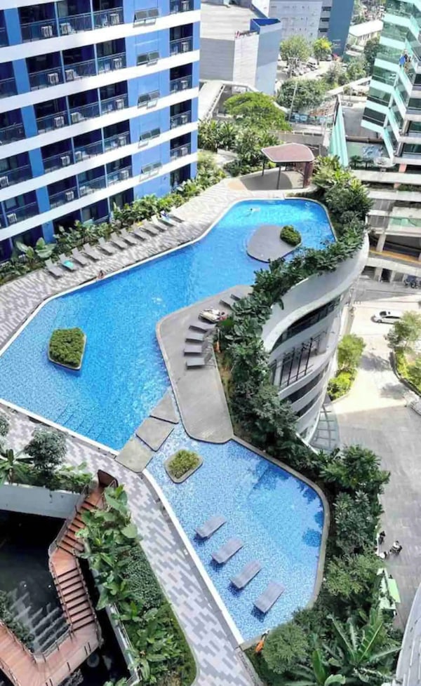 Panoramic View W/ Balcony Near Airport & Sky Way - 4 - Makati
