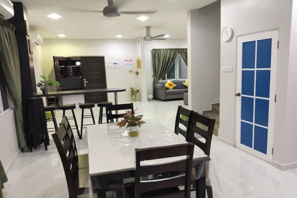 Angies Cottage @ Taman Sentosa, Johor Bahru, 16-30 Pax - 