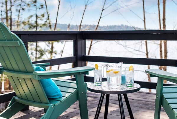 Breathtaking Lake Views | Private Dock, Fire Pit & Chefs Kitchen - Liberty Lake, WA