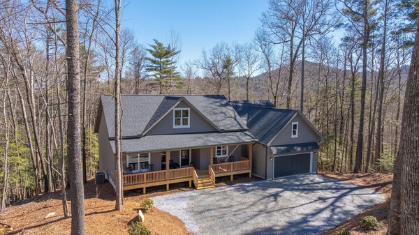 White Squirrel Cottage-beautiful Home In Sapphire! - Sapphire, NC
