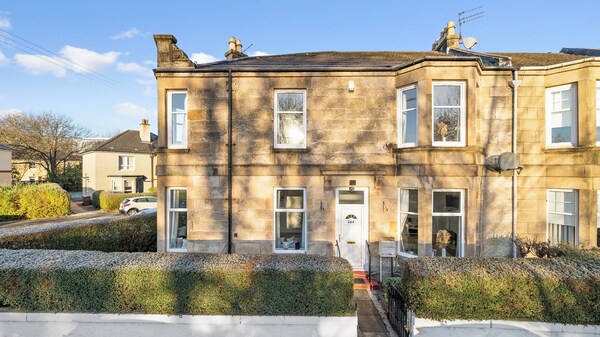 Large Terrace Home With Parking - 