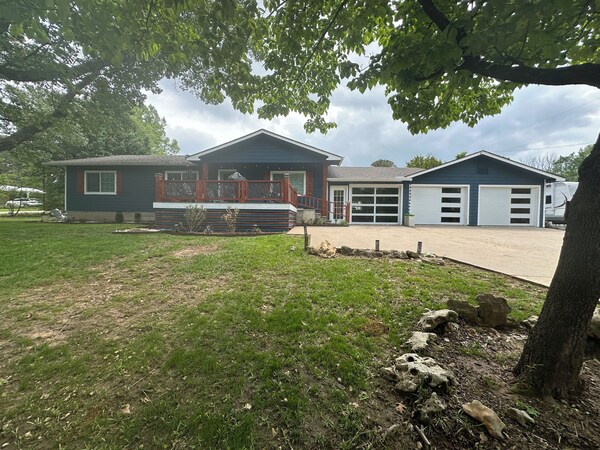 Newly Renovated 3-bedroom Deja Blue Lakehouse Near Catfish Bay In Kingston - Lake Texoma