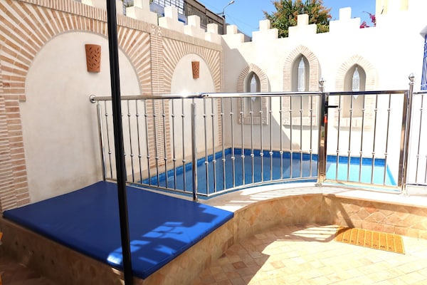 T B Blue Villa With Garden, Family Pool, Solarium. 5mn From The Beach. - Agadir