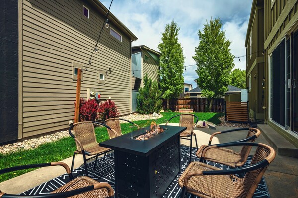 Stylish 3br Escape - Mins From Downtown & Csu + Game Room + Fire Pit - Wellington, CO