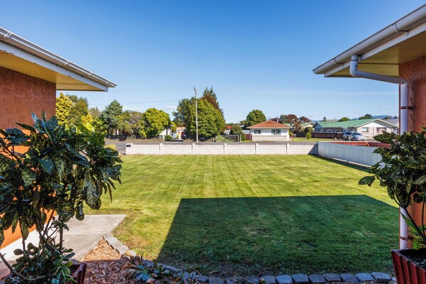 Altamas Lodge - Dannevirke Holiday Home - 