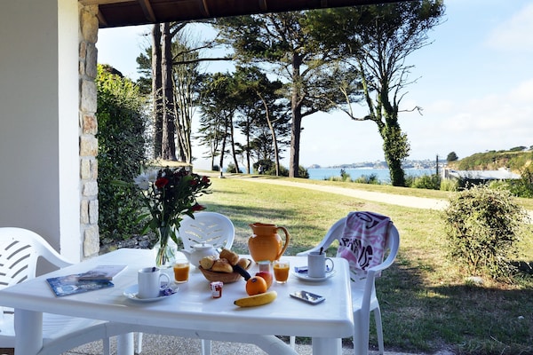 Walk To The Beach! Rustic + Comfy House - Camaret-sur-Mer