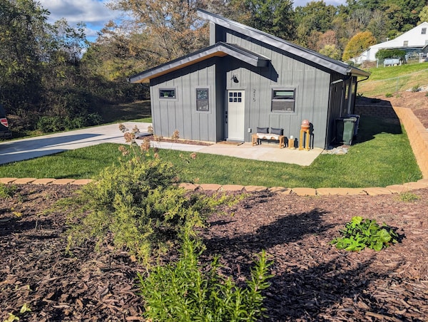Cozy Cottage Sleeps 4! - Master King Bedroom And Hideaway Loft With Double Bed. - Waynesville, NC