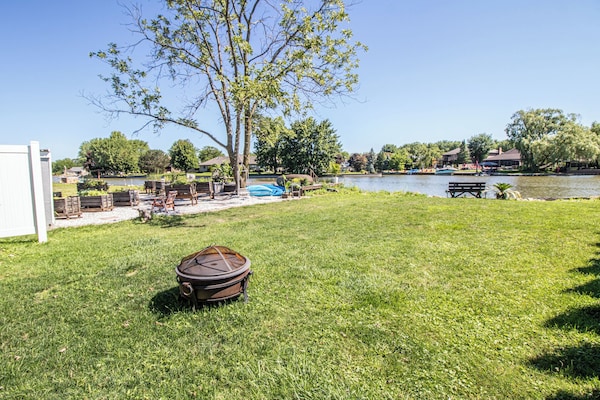 2 Bdr Belle River Retreat - Lakeshore