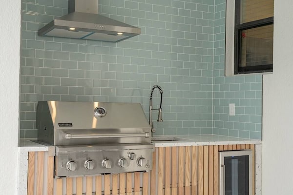 Super Uniki- 10bdr 10ba Designs, Themes, Views - Orlando