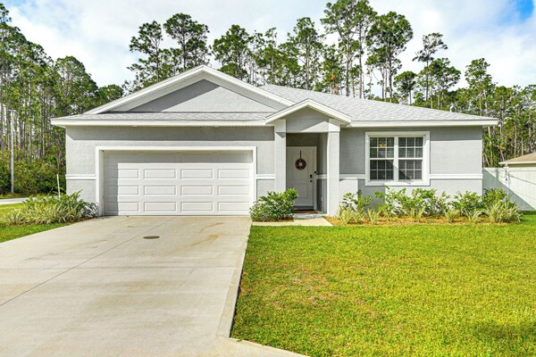 7 Mi To Flagler Beach: Breezy Stay W/ Pool Access! - パーム・コースト, FL