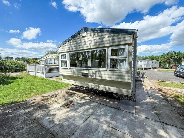 Lovely 8 Berth Caravan At Southview Holiday Park, Skegness Ref 33023m - Skegness