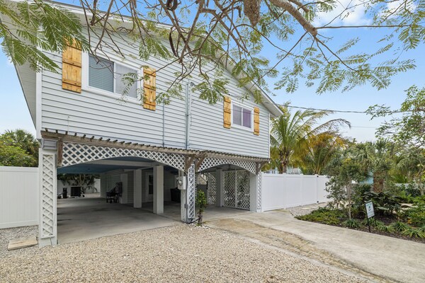 Castaway Cove! New To Rental Market! Anna Maria Gem! - Anna Maria, FL