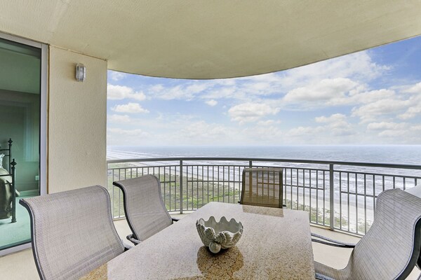 Private East Views, Luxury Beachfront Vacation Rental On 12th Floor - Texas City, TX