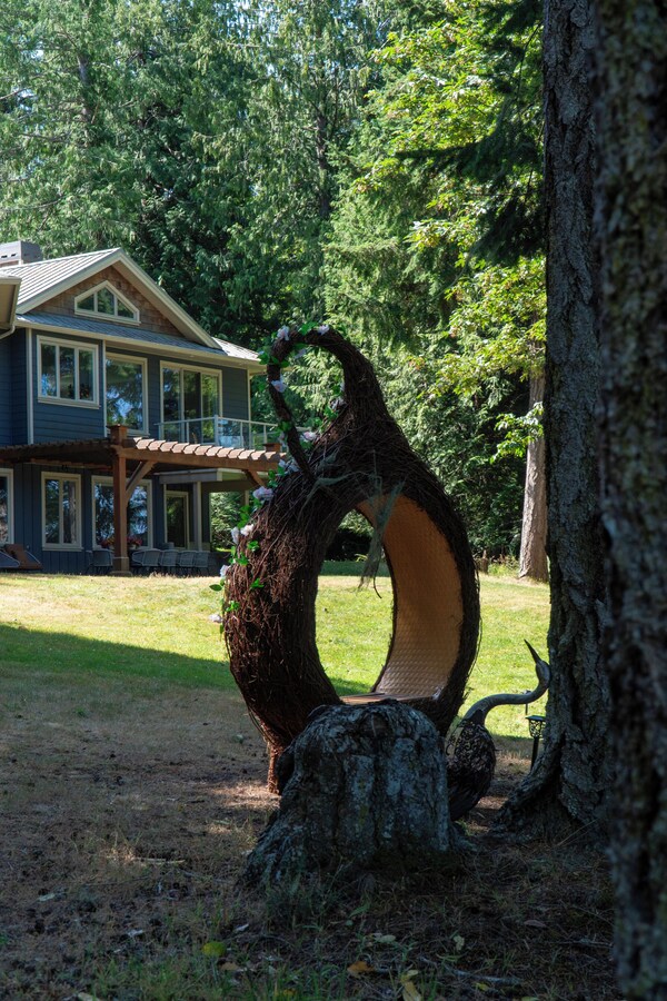 Luxury Oceanfront Guesthouse With Private Beach - Sooke