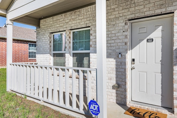 Chic 3br Stay Mins To Downtown & Uptown - Mesquite, TX