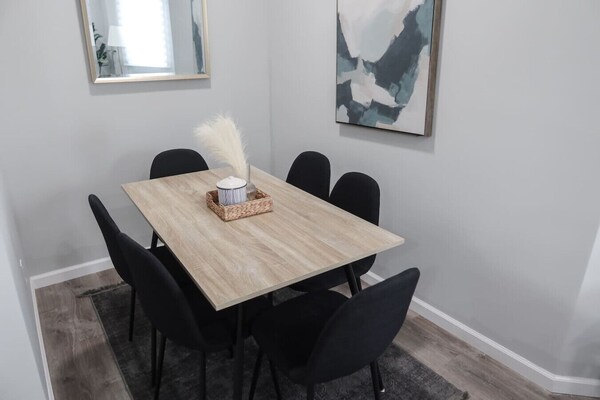 8br 4ba Home Near Nyc -Sleeps 16 - New York City