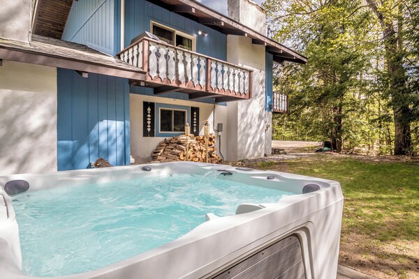 Loose Moose Lodge  Family Chalet, Walk To Story Land! - New Hampshire