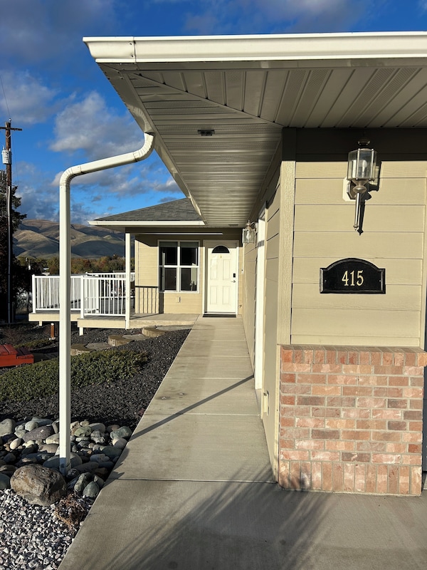 Comfort Style Home In Beautiful Lewiston, Idaho! Centrally Located, Pet Friendly - Lewiston, ID