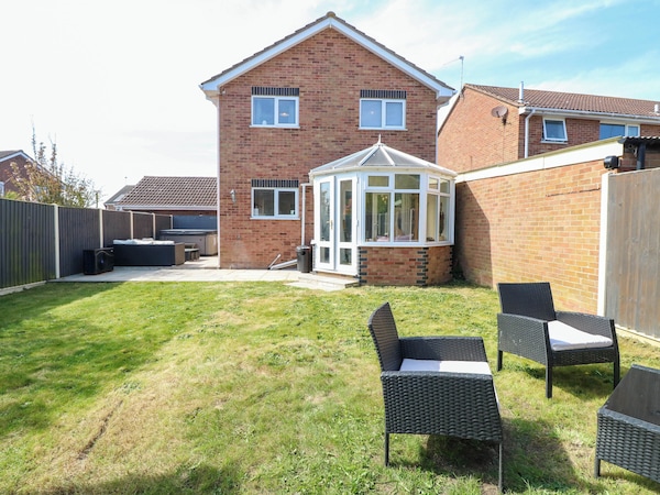 6 Barleycroft, Family Friendly, Character Holiday Cottage In Hemsby - Hemsby