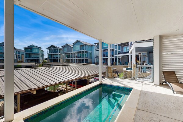 Stunning Lakefront Home On Lake Lbj With Private Pool Spa And Outdoor Shower - Kingsland, TX