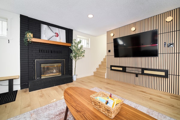 Cozy Retro Gem For The Fam W/ Ac (Near Roger&wem) - St. Albert