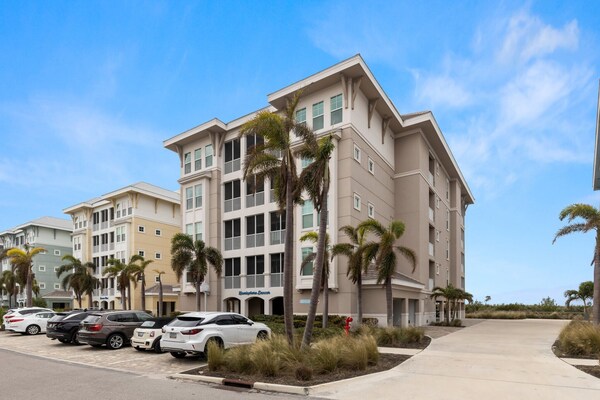 Bradenton Retreat-pool, Stunning Views & More! - Longboat Key, FL