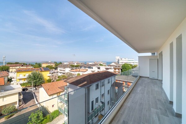 Apartment Mit Panoramablick Auf Das Meer In Einem Brandneuen Gebäude - Lignano Sabbiadoro