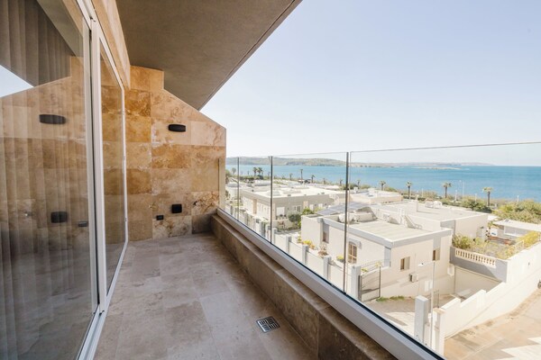 Enjoy A Stylish Experience At This Centrally-located Place - Malte