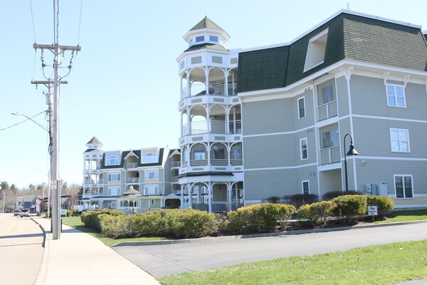 Bemus Bay Condo Columbian C101 - Chautauqua, NY