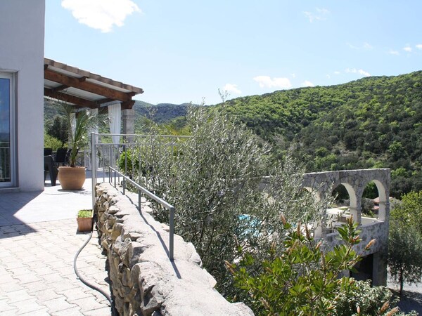 Luxusvilla In Sampzon Mit Pool Und Klimaanlage - Labeaume