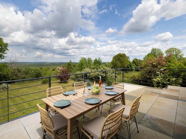 Villa Bellevue, Comfortable Family Home With Exceptional Panorama - Cajarc