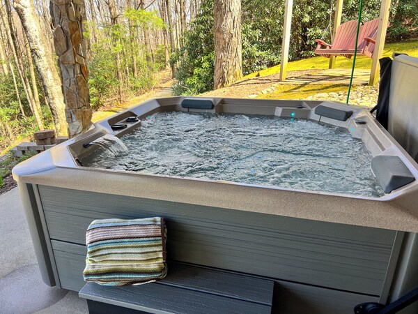 Hike, Paddle, Relax - Your July Adventure Starts Here @ The 19th Hole - North Carolina
