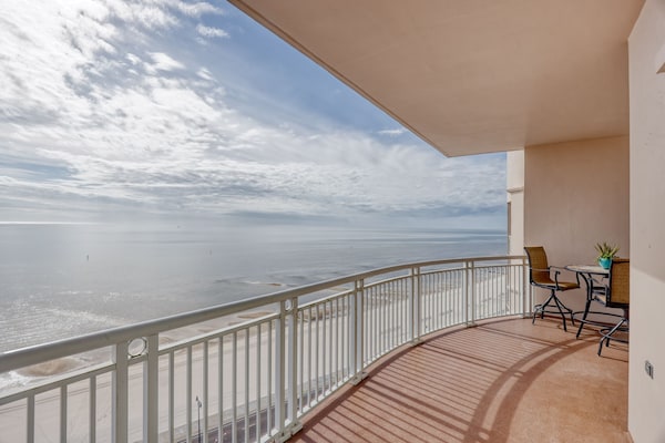 Legacy Tower Two 1402 Overlooks The Gulf! - Gulfport, MS