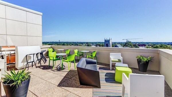 Pool, Panoramic City Views, And Unrivaled Luxury - Idlewild - Charlotte