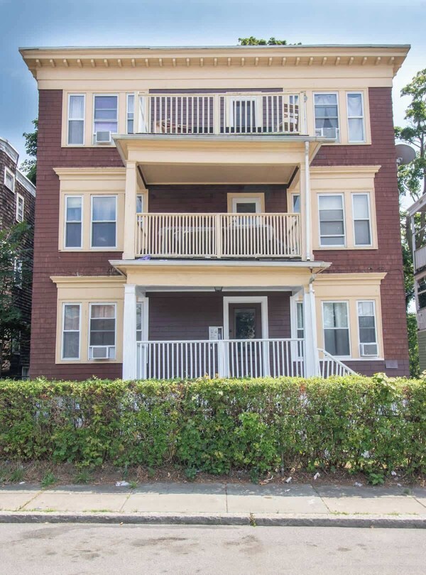 Comfortable And Central 3 Bed Apartment - Jamaica Plain - Boston