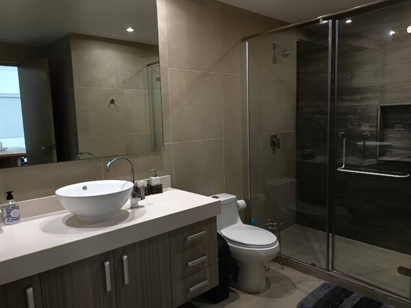 Moderno Condominio De 1 Recámara A Pasos De La Playa, Gran Terraza Con Vista - Playa del Carmen