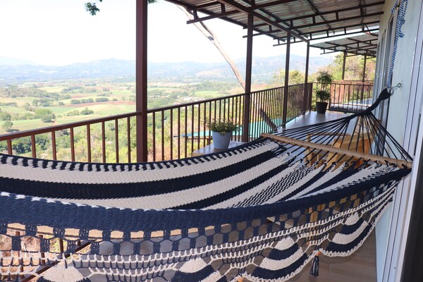 The Toucan - Cozy Mountain Cabin, Stunning Views, Private & Quiet In Costa Rica - La Garita