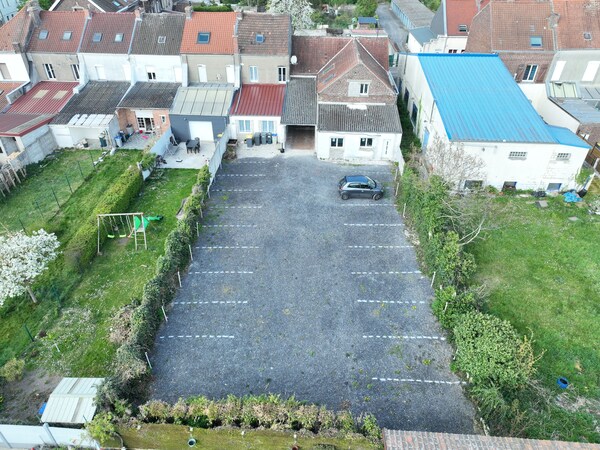 Grand Appartement De Ville Avec 2 Places De Parking Intérieur Privé - Denain