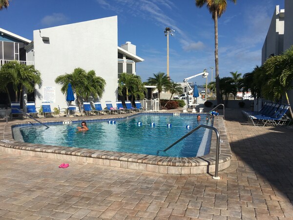Charming 2-bedroom, 1.5-bath Condo Located On The Intercoastal Waterway - Madeira Beach, FL