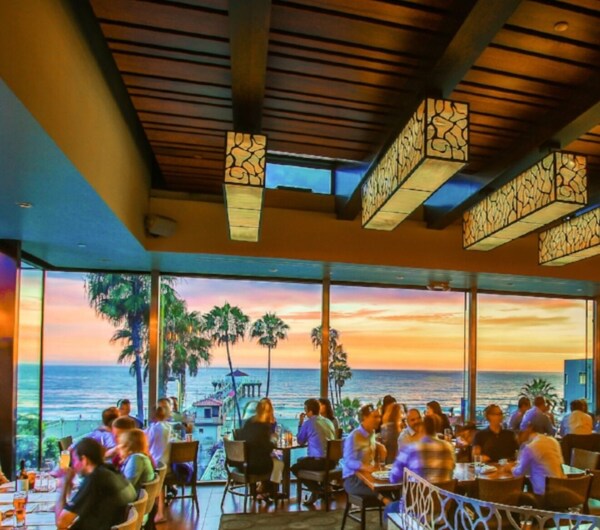 Coastal Charm Awaits: Book Your Getaway Today! - Manhattan Beach